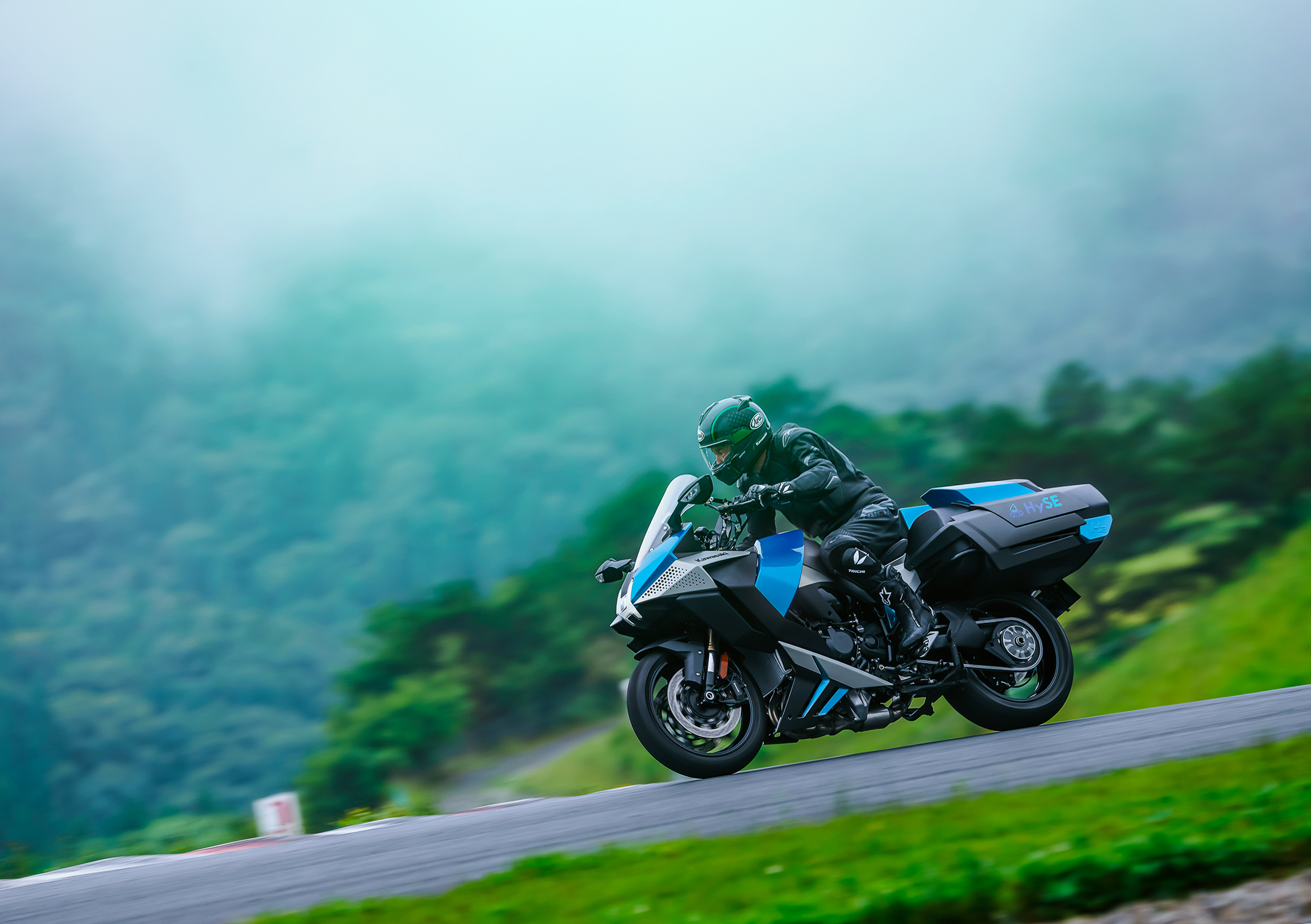 La Kawasaki Ninja H2 HySE sur le Bugatti - MissionH24
